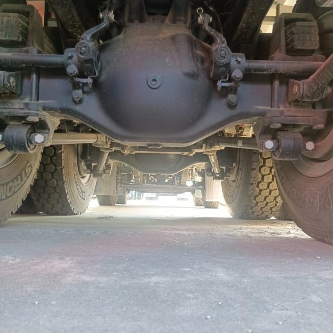 Shaanxi Automobile Delong X6000 Diesel Traction Truck Featuring 600L Fuel Tank