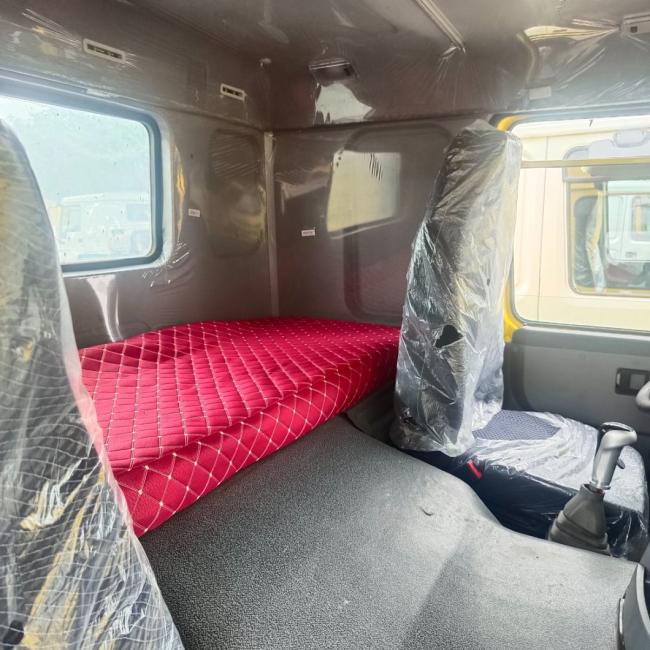 2024 Used Chinese Heavy-Duty HOWO Transport Truck with Superior Driver Comfort Seat