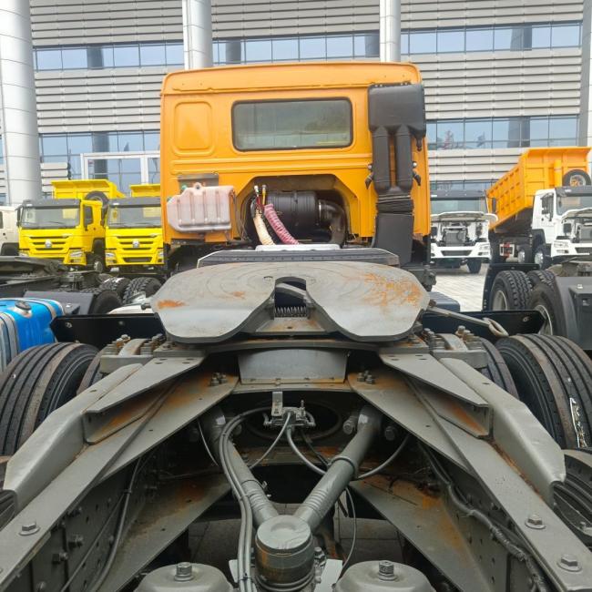 2024 Used Chinese Heavy-Duty HOWO Transport Truck with 400L Fuel Tank Capacity
