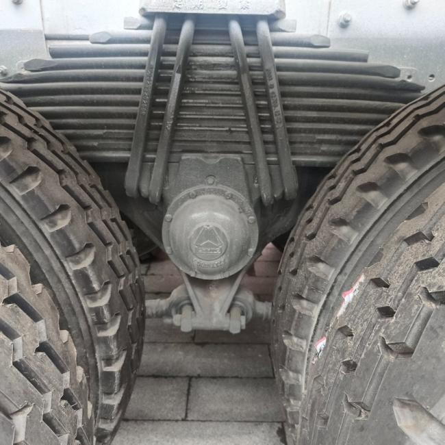 Efficient 12m3 Concrete Mixer Truck with Sinotruk Chassis New Tyres Factory Direct