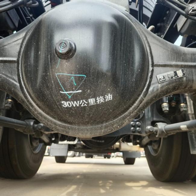 Low Price Sales of Dongfeng Tianlong Gas 6X4 Tract and Selfloadingtruck