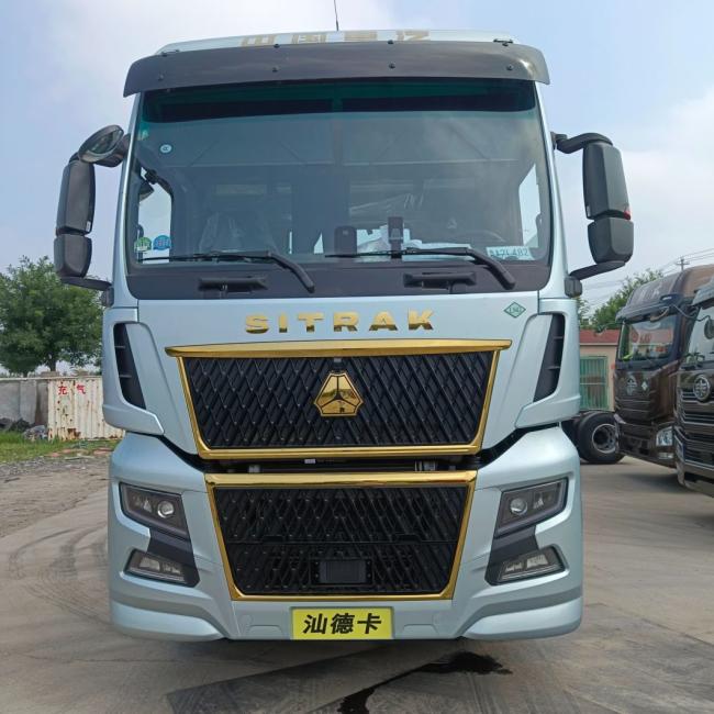 Discounted Used Freight Truck with Sinotruk Chassis and New Tyres
