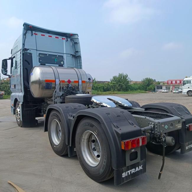 Discounted Used Freight Truck with Sinotruk Chassis and New Tyres