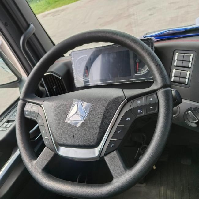 Discounted Used Freight Truck with Sinotruk Chassis and New Tyres