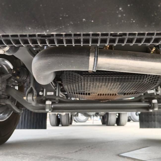 Discounted Used Freight Truck with Sinotruk Chassis and New Tyres