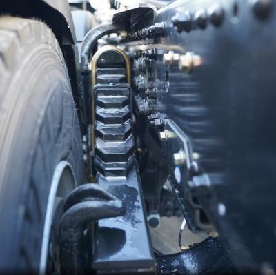Κίνα Τρακτέρ Sinotruck 400L για τις εξατομικευμένες απαιτήσεις ρυμούλκησης βαρέων φορτίων προς πώληση