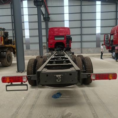Chine Camion à décharge Sinotruk de grande capacité équipé de boîtes et de pneus en acier au carbone à vendre