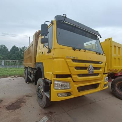 Chine Chariot de décharge de 30 tonnes avec châssis Sinotruk et service après-vente de 6 mois à vendre