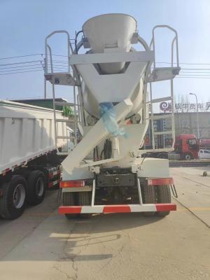 Chine Chassis Sinotruk Servo Direction Hydraulique Mélangeur de béton à 8 cylindres et 400 ch à vendre
