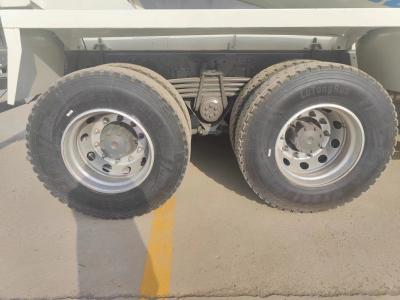 Chine Chassis Sinotruk Servo Direction Hydraulique Mélangeur de béton à 8 cylindres et 400 ch à vendre