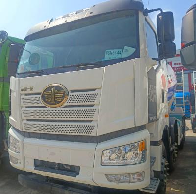 Chine Camion à béton d'occasion avec une puissance maximale de 300-400 chevaux et 10245x2496x3450m à vendre