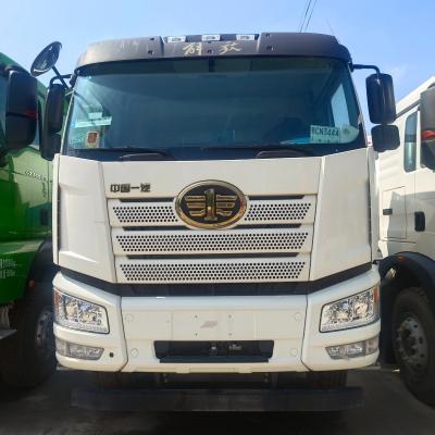 Chine Camion à béton d'occasion avec une puissance maximale de 300-400 chevaux et 10245x2496x3450m à vendre
