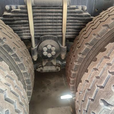 Chine Camion à béton d'occasion avec une puissance maximale de 300-400 chevaux et 10245x2496x3450m à vendre