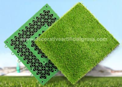 中国 Self-Drainingの人工的な草の泥炭の透過性の支持の連結の草のマット 販売のため