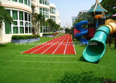 Cina SBR incollano il tappeto erboso artificiale realistico dell'erba per il campo da giuoco di asilo in vendita