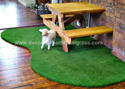 Cina Coperta artificiale decorativa verde amichevole 4m*25m dell'erba dell'animale domestico di BSCI 2m*25m in vendita