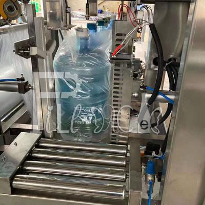 Κίνα 2.5kw αυτόματη 5 μηχανή συσκευασίας μπουκαλιών νερό γαλονιού 2200bph προς πώληση