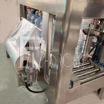 Κίνα 2.5kw αυτόματη 5 μηχανή συσκευασίας μπουκαλιών νερό γαλονιού 2200bph προς πώληση