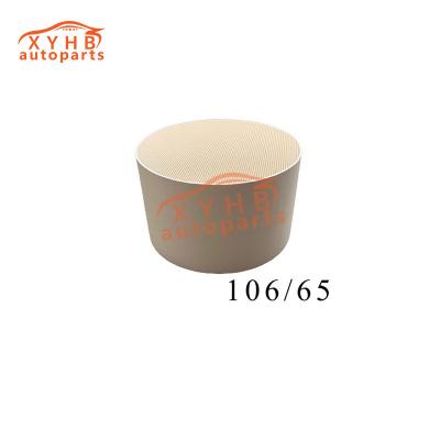 中国 セラミックキャリア 三道触媒フィルターエレメント ユーロ 1-5 モデル 106*65 販売のため