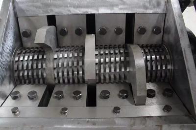 Κίνα Dustless teeth cutter Low Speed Crusher/Grinder/ granulator for plastic waste reuse good price to overseas προς πώληση