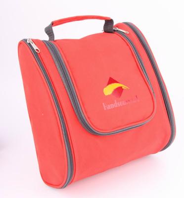 Cina Polyester Outdoor Hanging Toiletry Kit in vendita