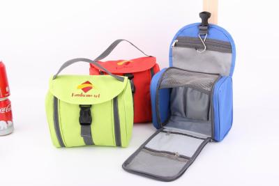 Cina 600D Polyester Hanging Toiletry Kit For Travel in vendita