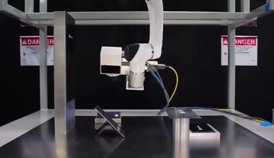 Cina HAN'S Cobot Elfin E3 6 axis industrial robotic arm payload 3kg with robot gripper robotiq Hand-E Welding robot in vendita