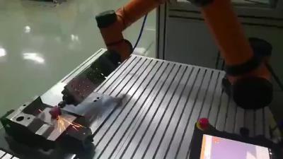 Cina Robot arm 6 axis AUBO i5 pick and place robot operating with hand drive operation cobot in vendita