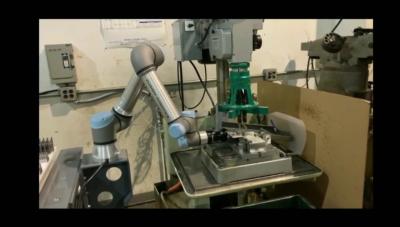 Cina 6 Axis Collaborative robot UR5 for polishing payload 5kg universal robot with robotiq gripper Hand-E Cobot in vendita