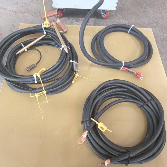 HCDX-3000A Flaw Detector side view showing cable connections