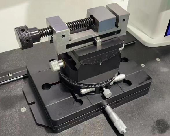 SRT-680G Tester front view