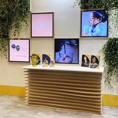 China Square Display LCD Monitor with 1080p/4K Resolution 2GB/4GB RAM and 24/7 Operational Reliability for Retail and Hospitality for sale