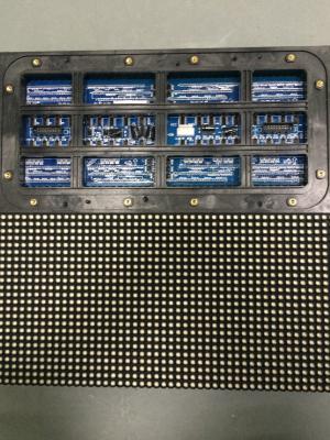 中国 鉄 6.67mm 屋外のデジタルの広告スクリーン、フル カラーの導かれた表示 DIP3IN1 モジュール 販売のため