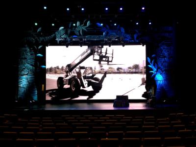 Cina Ferro ha portato all'aperto Video Wall noleggio 1R1G1B P10 1 / 4 scansione IP65 220V / 50Hz in vendita