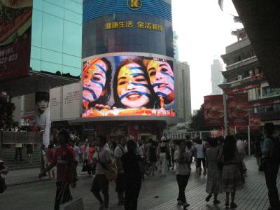 Cina ² principale rotondo del pixel/m. del tabellone per le affissioni di pubblicità dell'alluminio P16 2R1G1B IP65 3906 in vendita