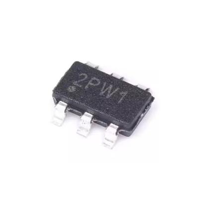 China 93LC56BT-I/OT SOT-23-6 Chip de memória de leitura somente programável apagável eletricamente IC componente eletrônico 2KBIT fio de microfone à venda