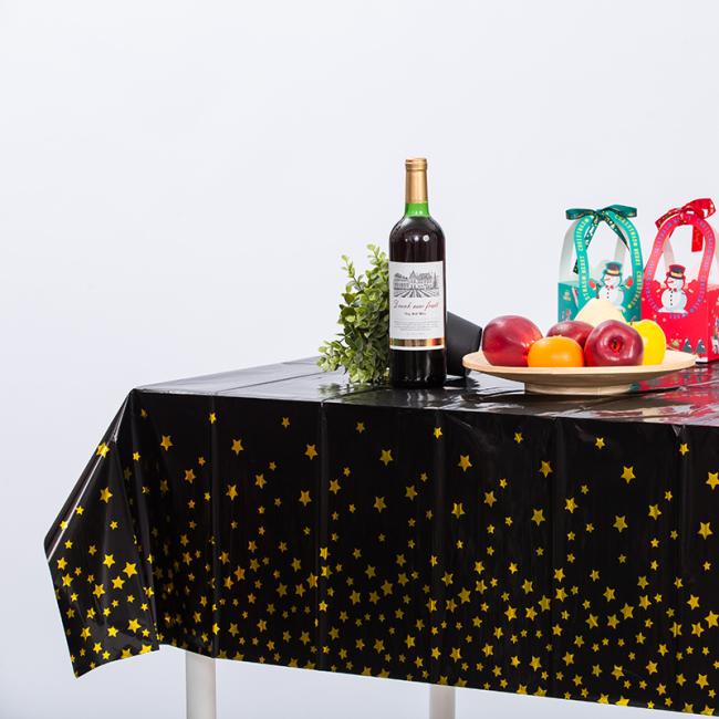 Disposable party tablecloth in elegant color