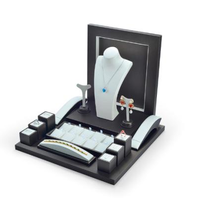 China De nieuwe Tribune van de de Juwelenvertoning van het Ontwerppu Leer voor Armbandcountertop Stijl Te koop