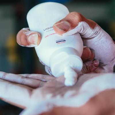 Cina Gesso del carbonato del magnesio di forma fisica della palestra che scala le mani asciutte liquide 50ML in vendita