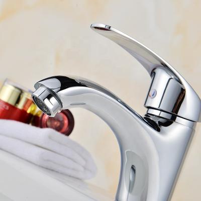 中国 真鍮の単一の穴のChromeの単一のハンドルの洗面器の混合弁 販売のため