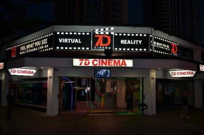 Cina Cinema del multi simulatore 8D interattivo/6D dei giocatori con 6 il cinema elettrico della piattaforma 7d di DOF in vendita