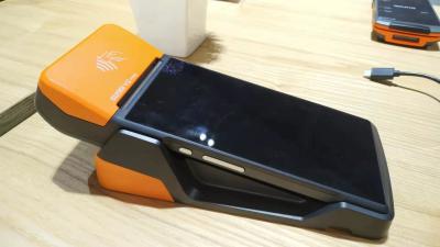 China NFC portátiles de la pantalla táctil del nuevo Ram androide 2GB de Sunmi 4G WIFI terminan el sistema elegante de la posición de la tableta en venta