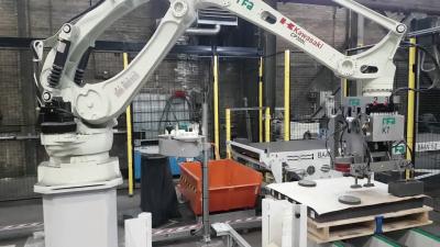 Chine 4 axes Charge utile 300 kg atteindre 3255 mm Kawasaki CP300L robot de palettisation avec rails de guidage et manipulateur à vendre