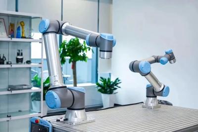 中国 ユニバーサルロボット UR12e コボットアーム 12.5kg ペイロード コラボレーションロボット 販売のため