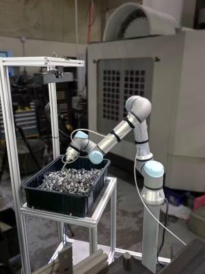 中国 ユニバーサルロボット UR12e コボットアーム 12.5kg ペイロード コラボレーションロボット 販売のため