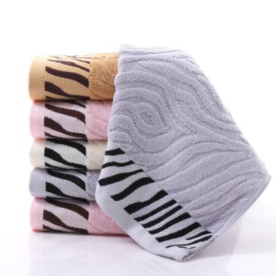 Cina Tassino da bagno a strisce di cotone spessa ricamata con logo personalizzato in vendita