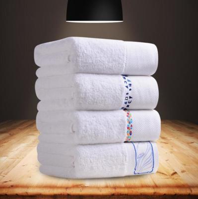 Cina Servizi da bagno a colori personalizzati per hotel Bianco 100% di cotone per il viso in vendita