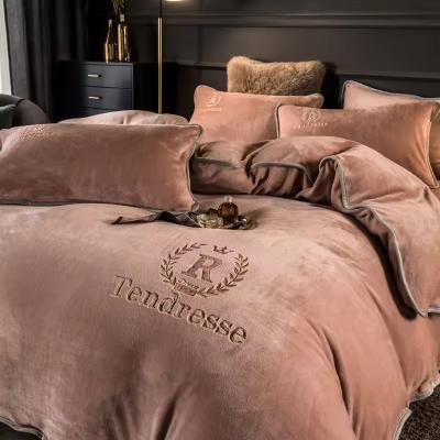 Cina Set di biancheria da letto in velluto di latte massello personalizzato Set di quattro pezzi di flanello caldo addensato in vendita
