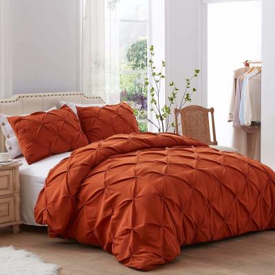 Cina Queen Size Solid Pinch Pleat Pintuck 3-Piece Duvet Cover Set con ricamo di diamanti in vendita