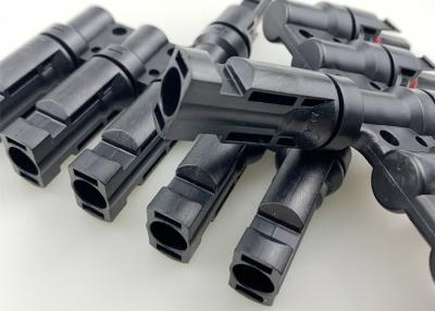 Chine Le haut tuyau d'embranchement du panneau solaire PPO de Preformance IP67 30A a évalué le courant à vendre